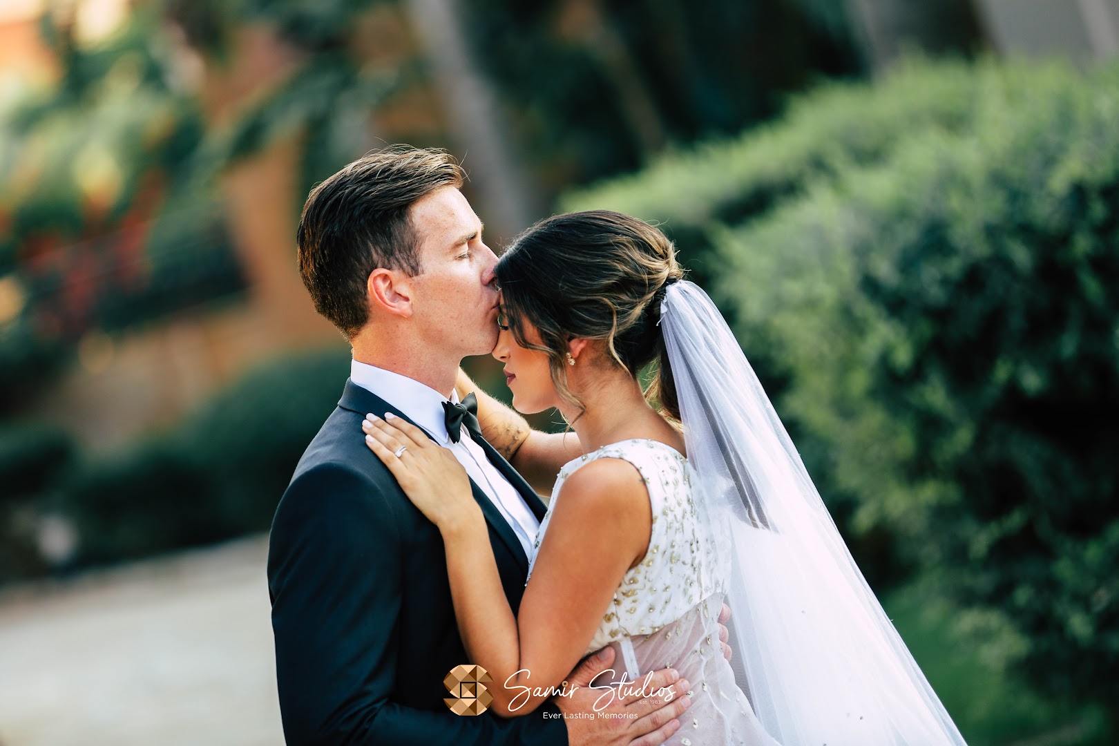 Captivate with Elegance: Samir Studios Unleashing Unforgettable Wedding Portraits!
