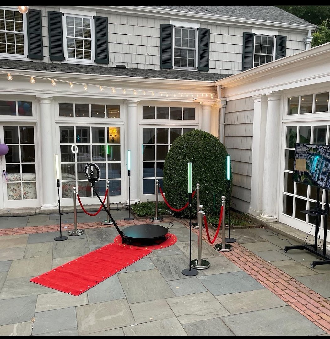 Captivate Your Wedding with the Ultimate 360 Photobooth Lebanon